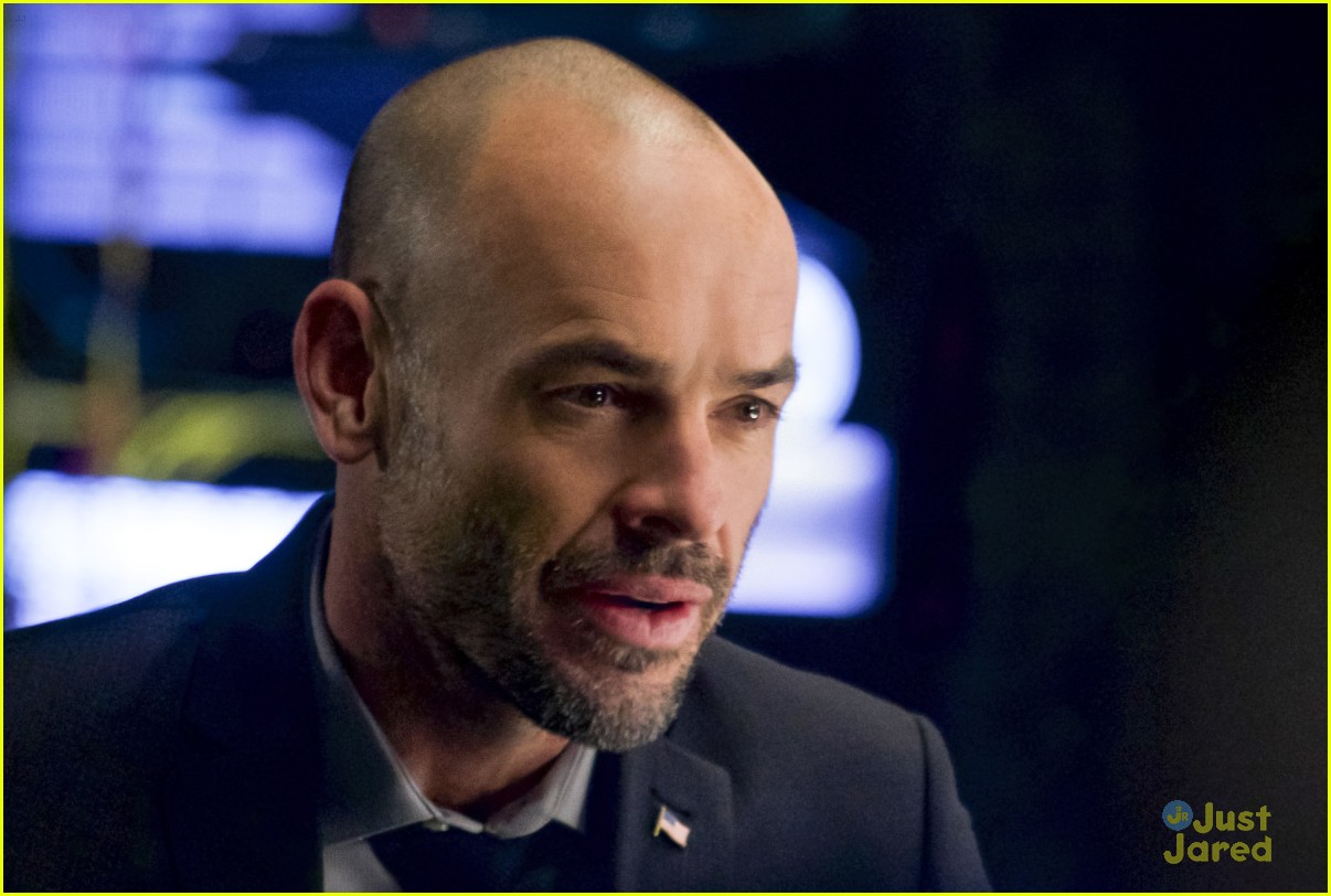 Emily Bett Rickards Previews Olicity's Future on 'Arrow' | Photo ...