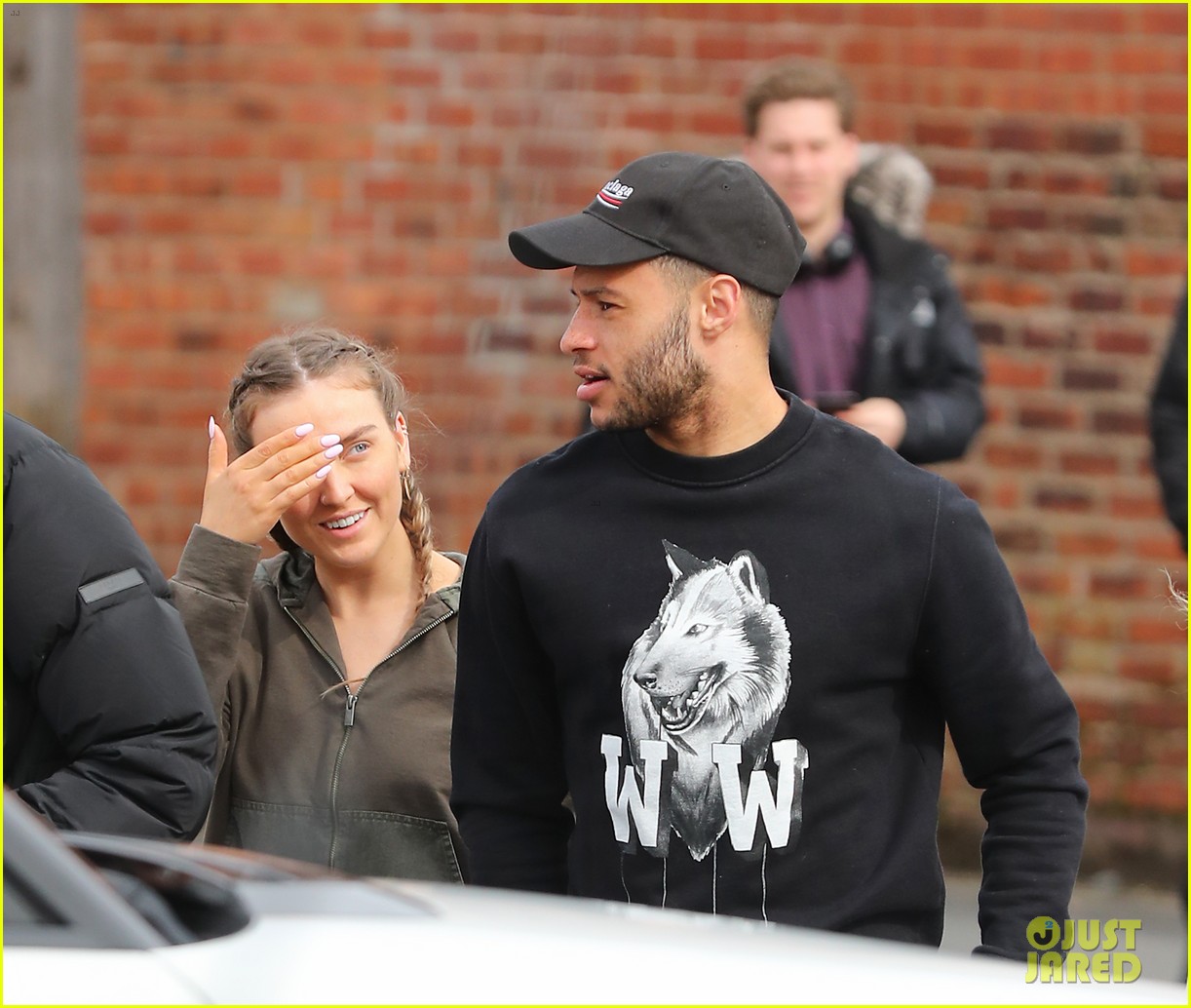 Perrie Edwards Steps Out Makeup Free With Boyfriend Alex Oxlade ...