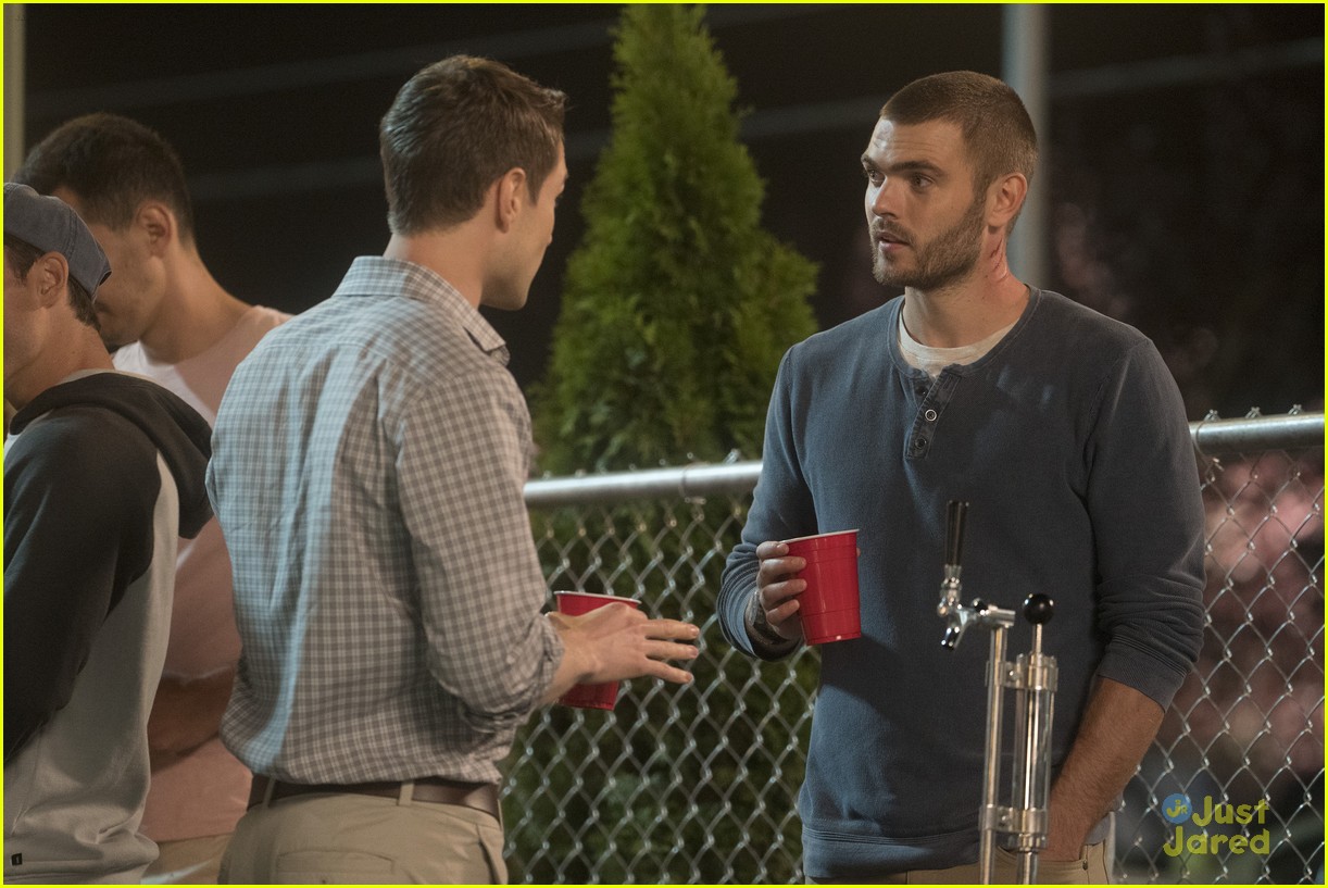 'Siren' Stars Eline Powell & Alex Roe Reveal If They Actually Believe ...