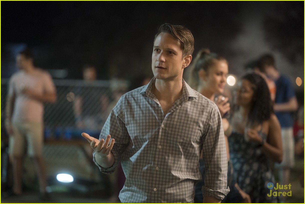 'Siren' Stars Eline Powell & Alex Roe Reveal If They Actually Believe ...