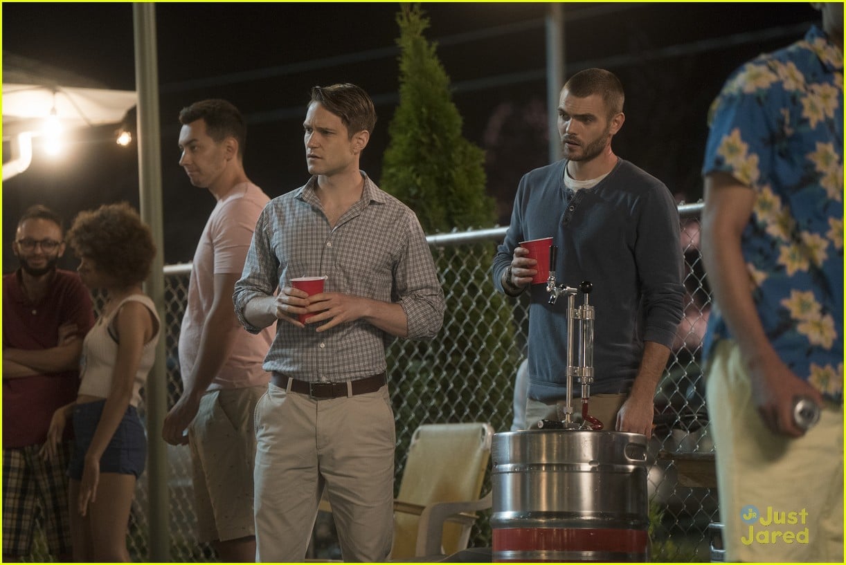 'Siren' Stars Eline Powell & Alex Roe Reveal If They Actually Believe ...