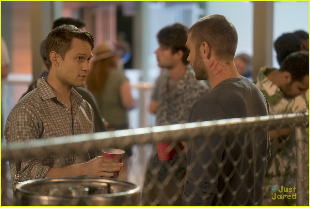 'Siren' Stars Eline Powell & Alex Roe Reveal If They Actually Believe ...