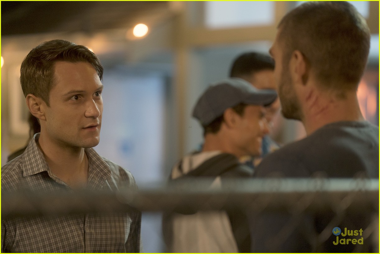 'Siren' Stars Eline Powell & Alex Roe Reveal If They Actually Believe ...