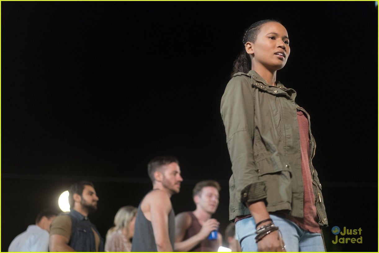 'Siren' Stars Eline Powell & Alex Roe Reveal If They Actually Believe ...