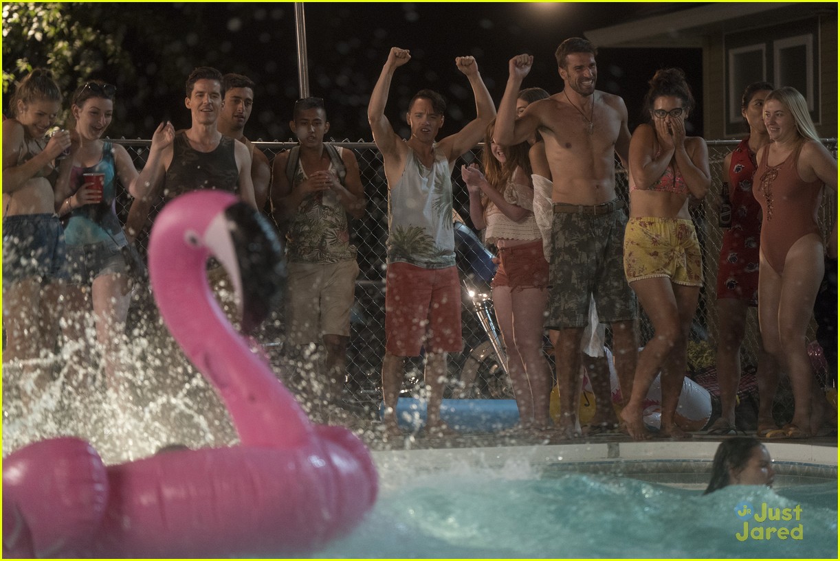 'Siren' Stars Eline Powell & Alex Roe Reveal If They Actually Believe ...