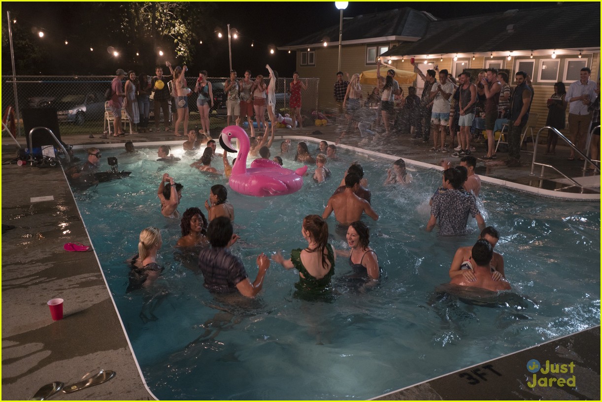 'Siren' Stars Eline Powell & Alex Roe Reveal If They Actually Believe ...