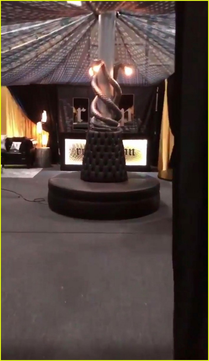 Taylor Swift Teases Special Backstage Room for 'Reputation Tour ...