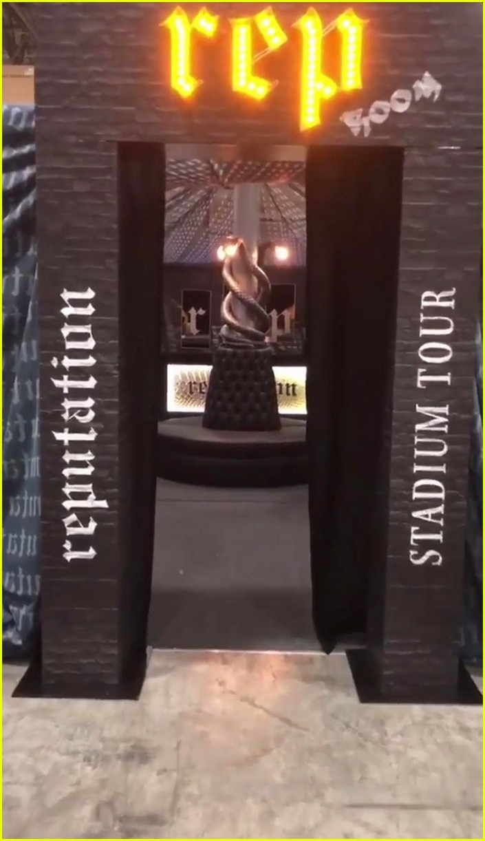 Taylor Swift Teases Special Backstage Room for 'Reputation Tour ...