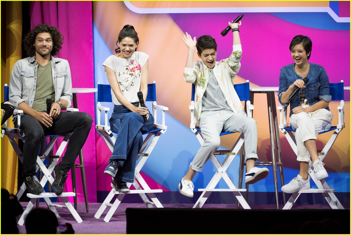 'Andi Mack' Cast Takes On Disneyland for GO! Fan Fest! | Photo 1159418 ...