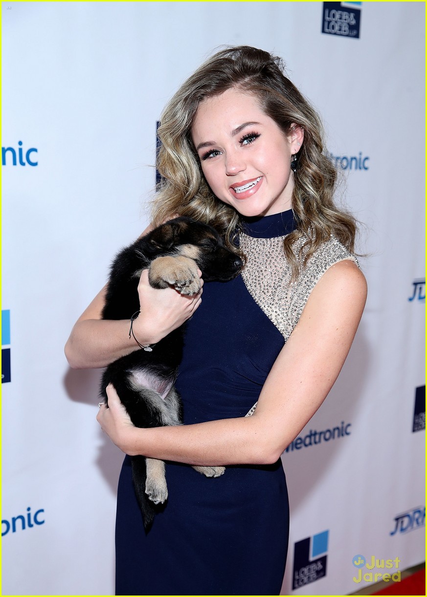 Full Sized Photo Of Brec Bassinger Dylan Summerall Date Night Jdrf