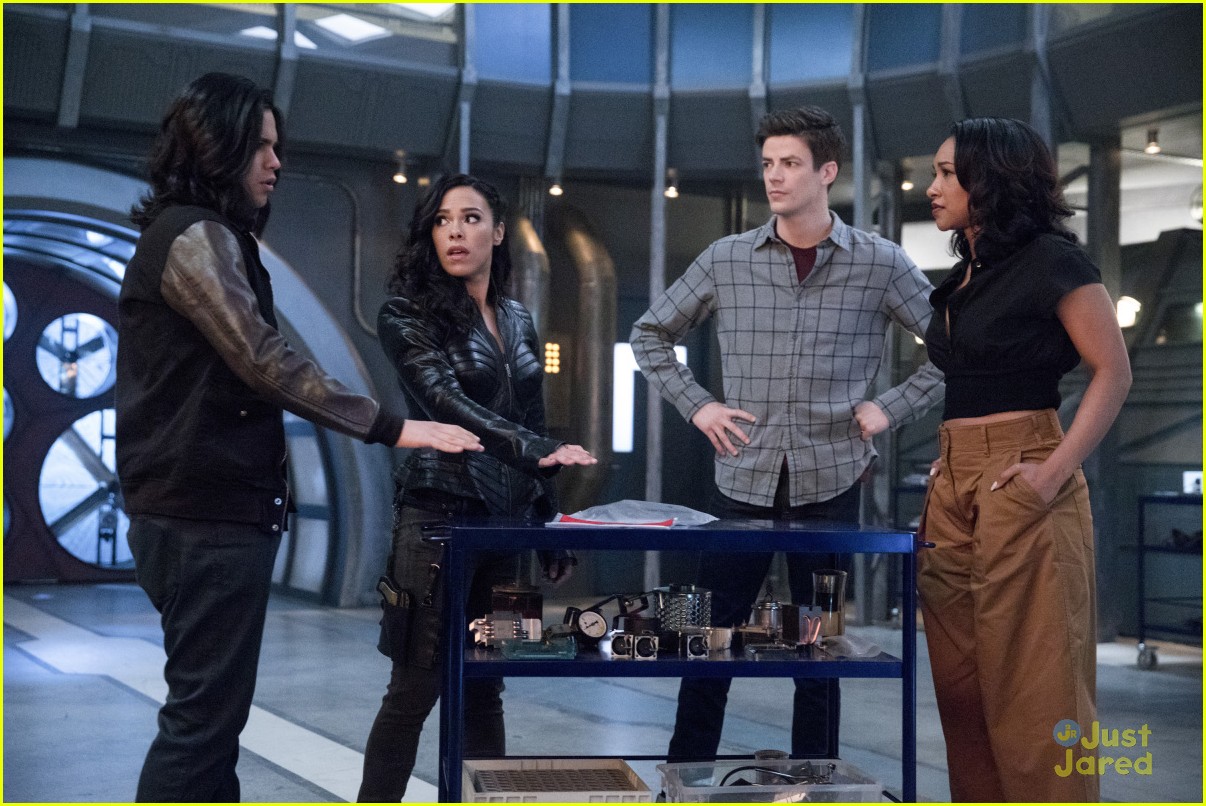 The Flash Calls in Gypsy For Help on Tonight's Episode | Photo 1156919 ...