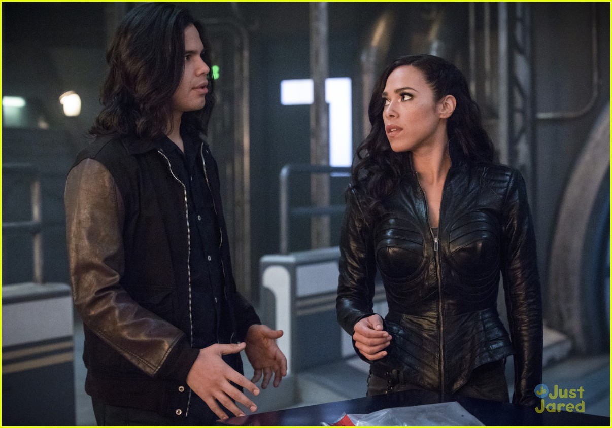 The Flash Calls in Gypsy For Help on Tonight's Episode | Photo 1156923 ...