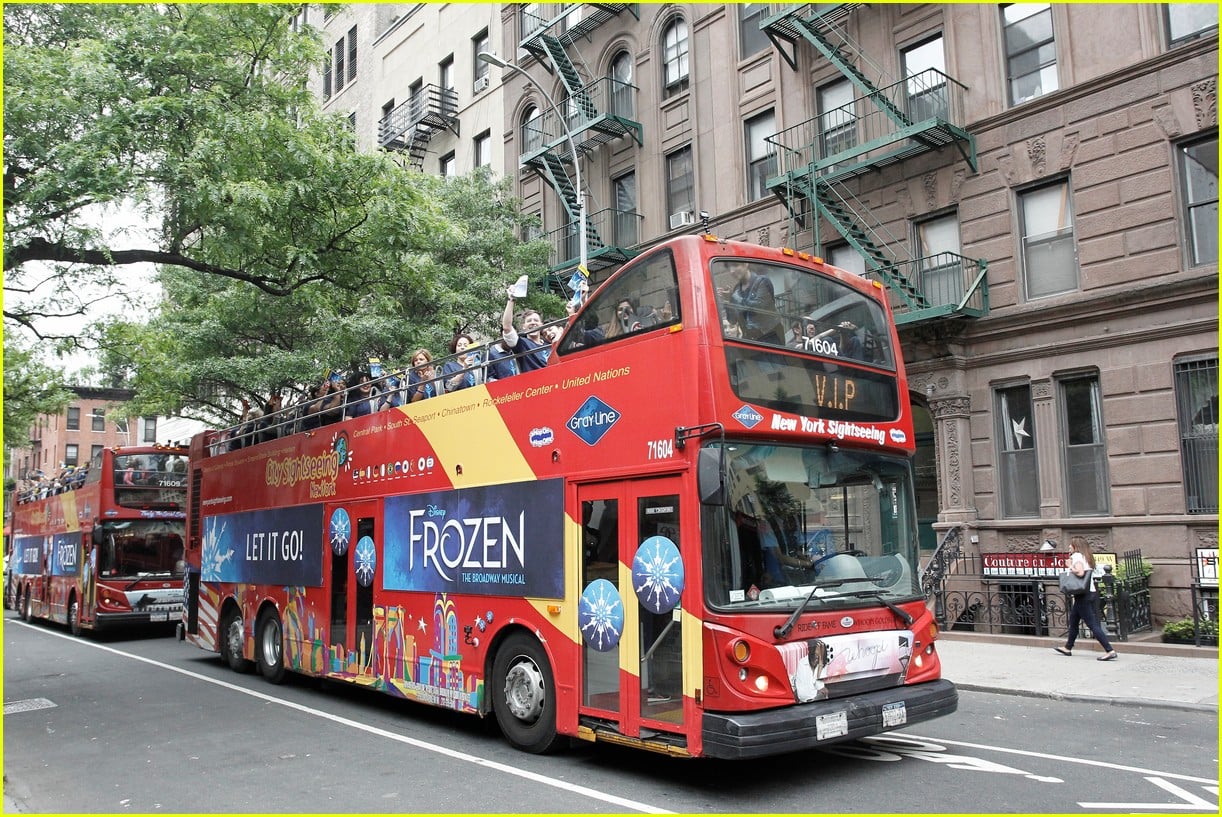 The 'Let It Go' Costume Change in Broadway's 'Frozen' Is So Cool ...