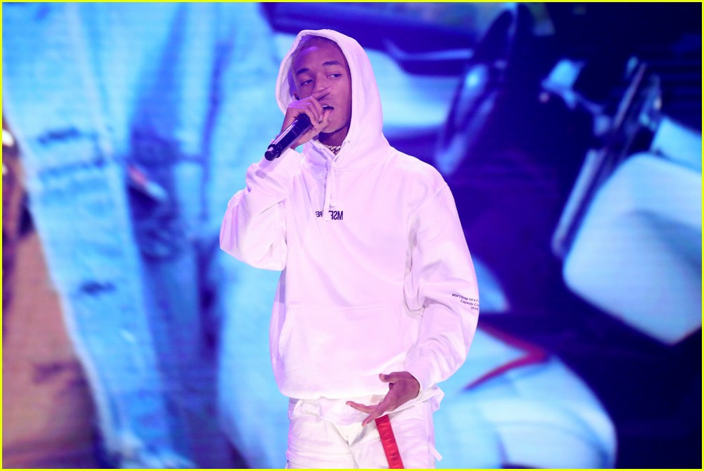 Jaden Smith Performs 'Icon' & Shows Off His Freestyle Skills - Watch ...