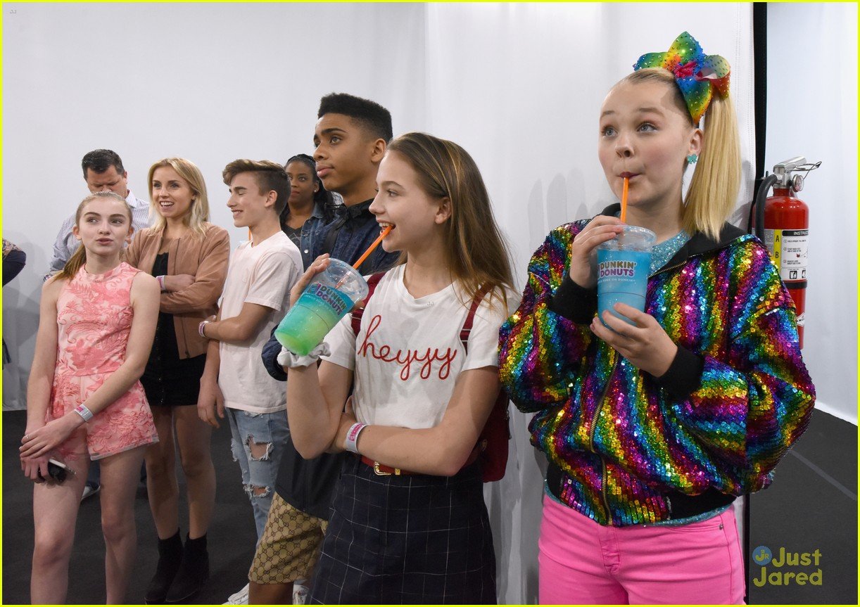 Full Sized Photo of jojo siwa dunkin donuts event hair down quote 11 ...