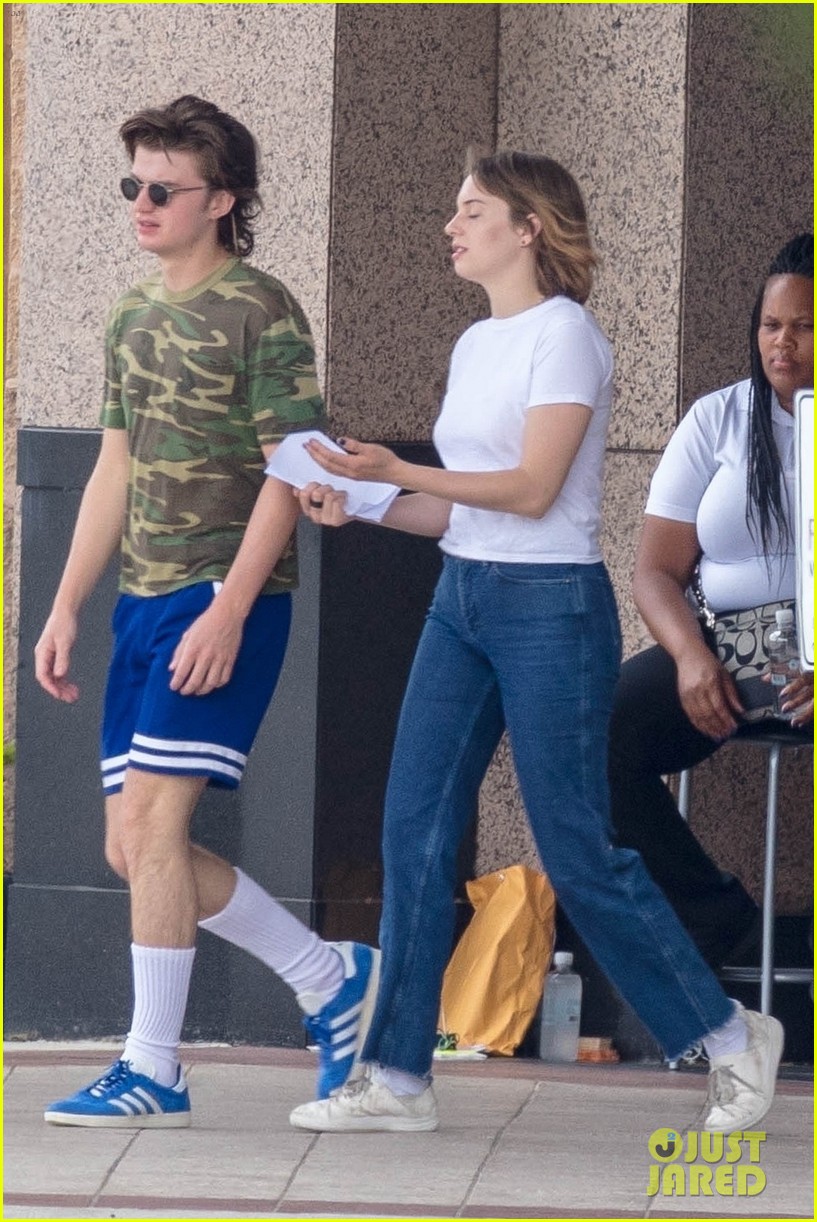Joe Keery & Maya Hawke Hang Out on 'Stranger Things' Set | Photo ...