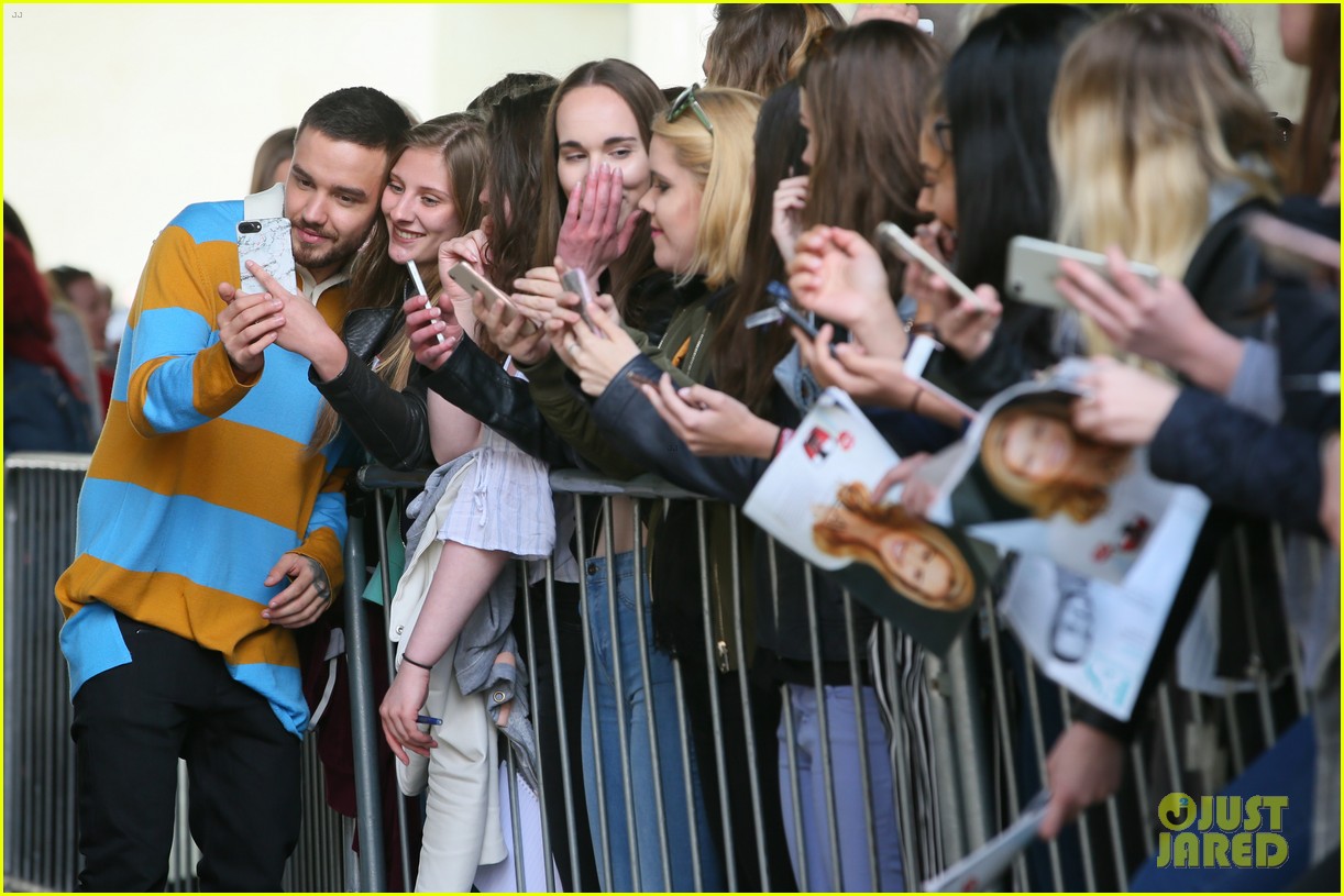 Liam Payne Performs a Cover of Zedd's 'The Middle' - Watch! | Photo ...