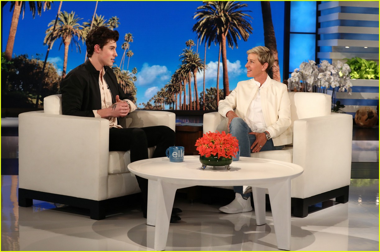 Shawn Mendes Had a Hilarious Encounter With Queen Elizabeth! (Video ...