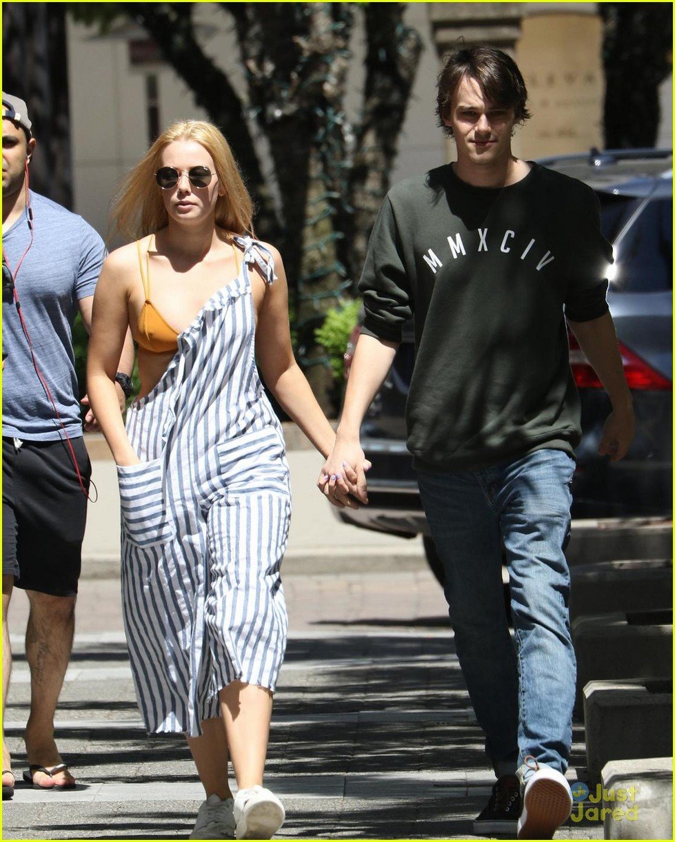 Mitchell Hope & Girlfriend Tayla Audrey Hang With Sarah Jeffery in ...