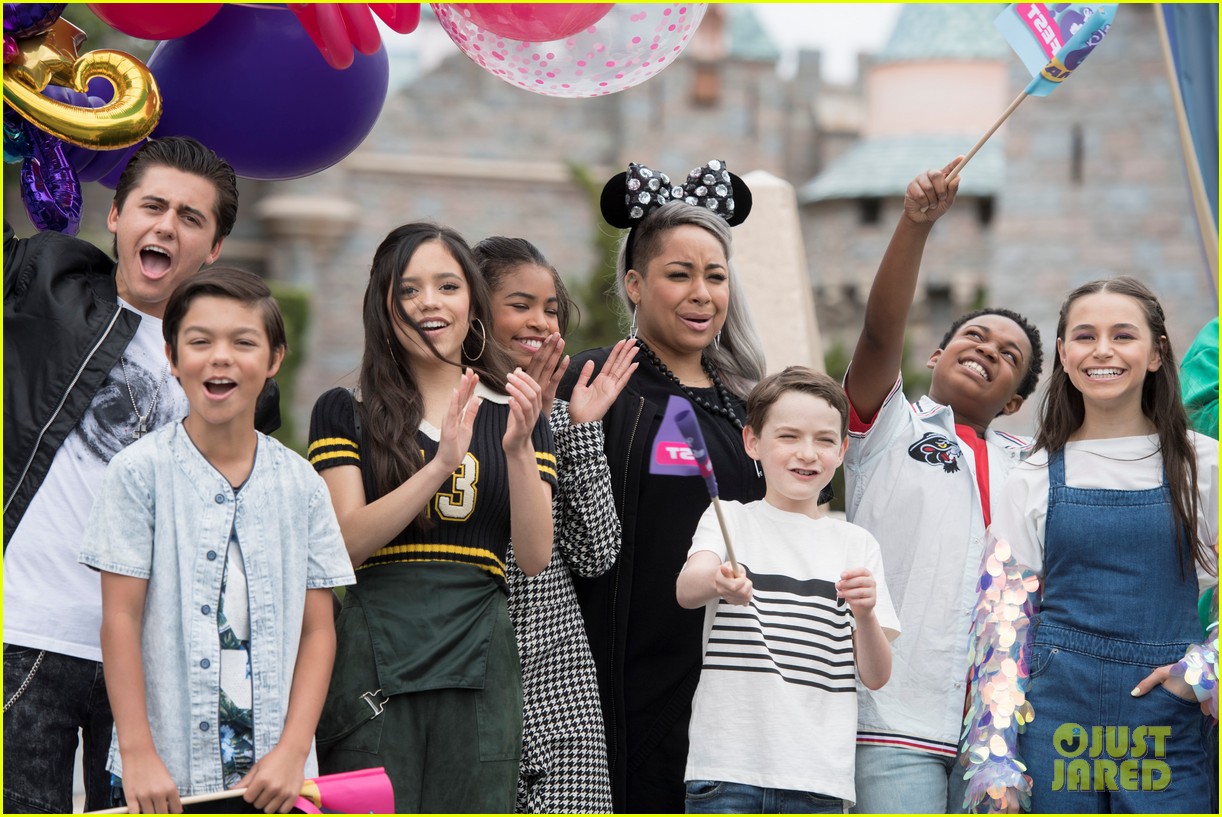 Raven Symone Joins 'Raven's Home' Cast at Disney Channel GO! Fan Fest ...