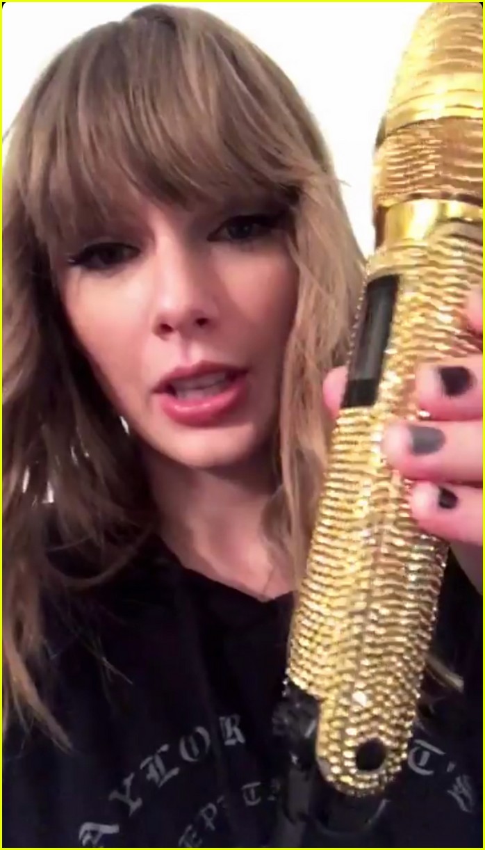 Taylor Swift Has the Coolest Microphones for Her Tour! | Photo 1158017 ...
