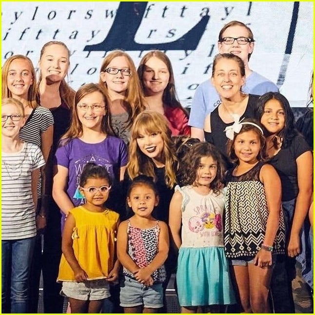 Taylor Swift Opens Up 'Reputation Tour' Dress Rehearsal, Visits Fan In ...