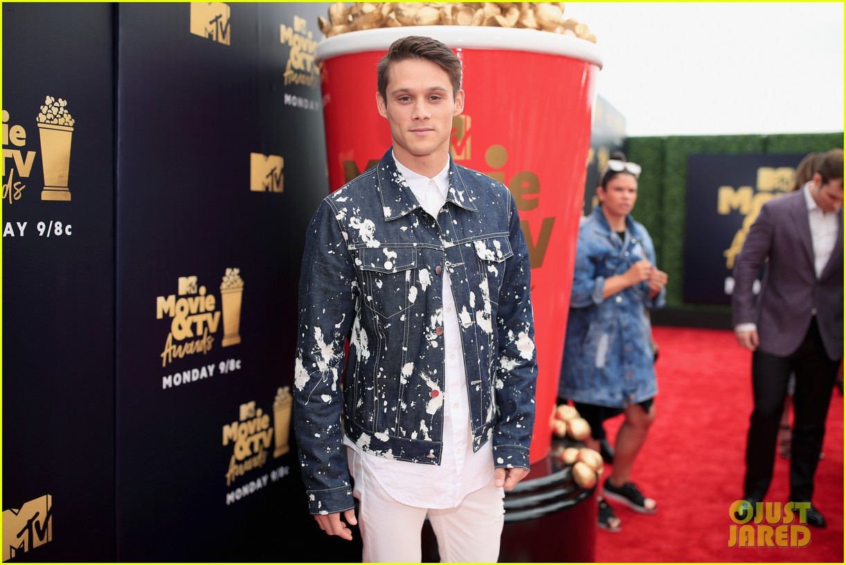 Katherine Langford Joins '13RW' Cast at MTV Awards Once Last Time ...