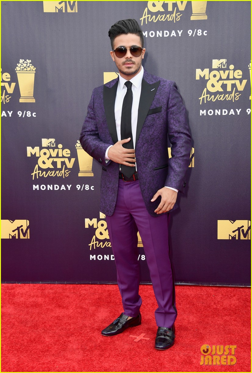 Katherine Langford Joins '13RW' Cast at MTV Awards Once Last Time ...