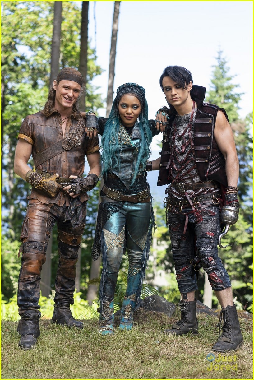 Uma, Harry & Gil Have Completely Different Looks For 'Descendants 3 ...