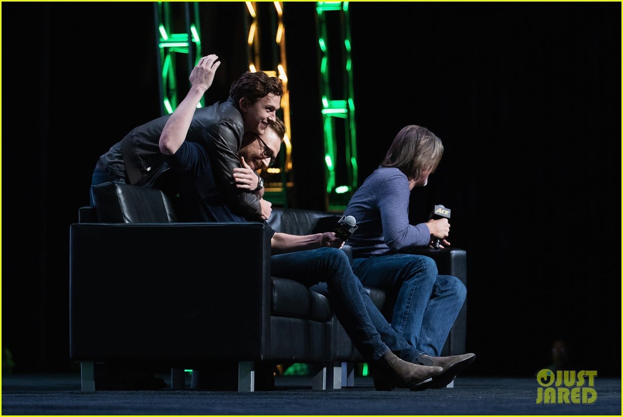 Full Sized Photo of tom holland tom hiddleston marvel ace comic con 09 ...