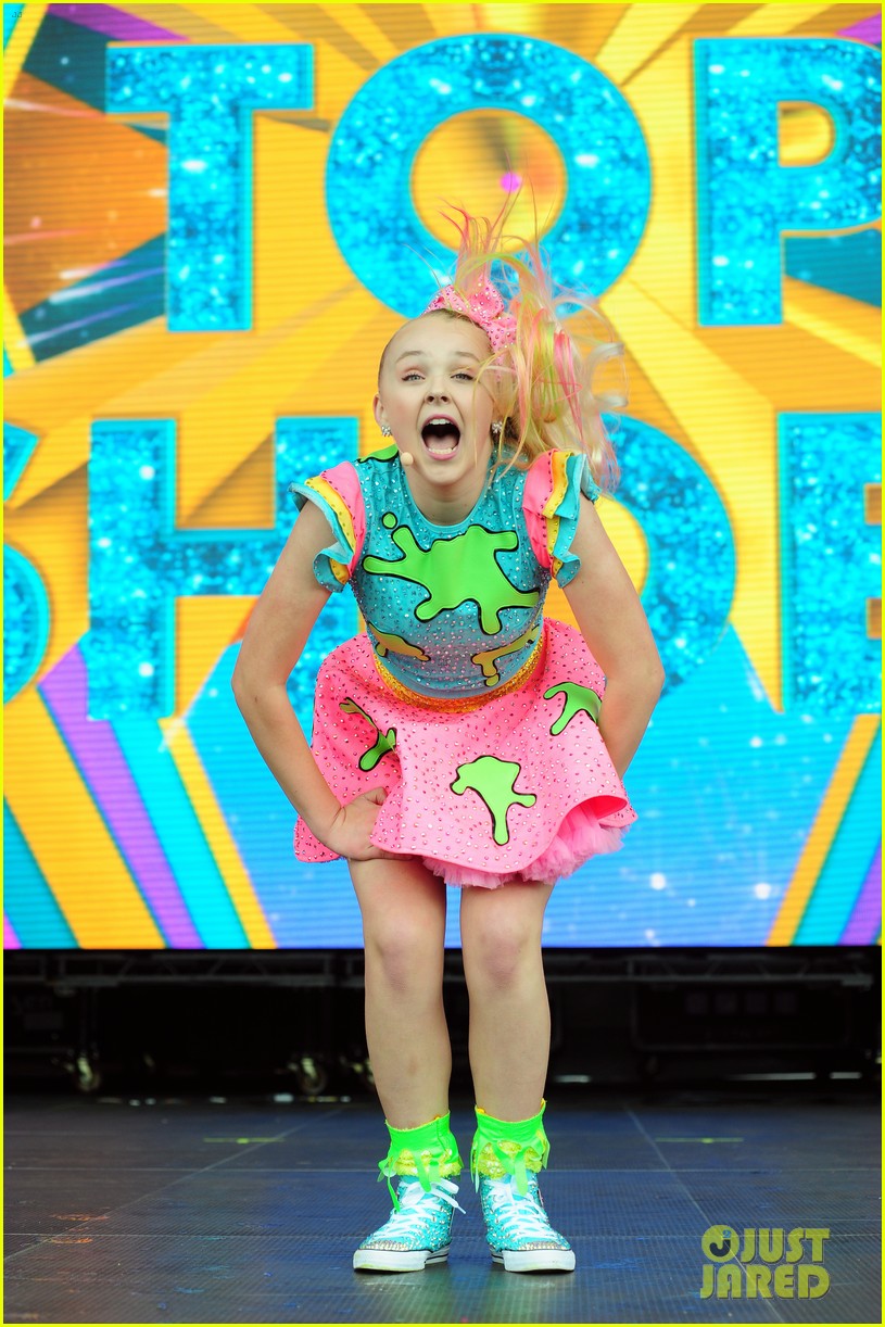 JoJo Siwa Rocks Out at Nickelodeon SlimeFest! | Photo 1165512 - Photo ...