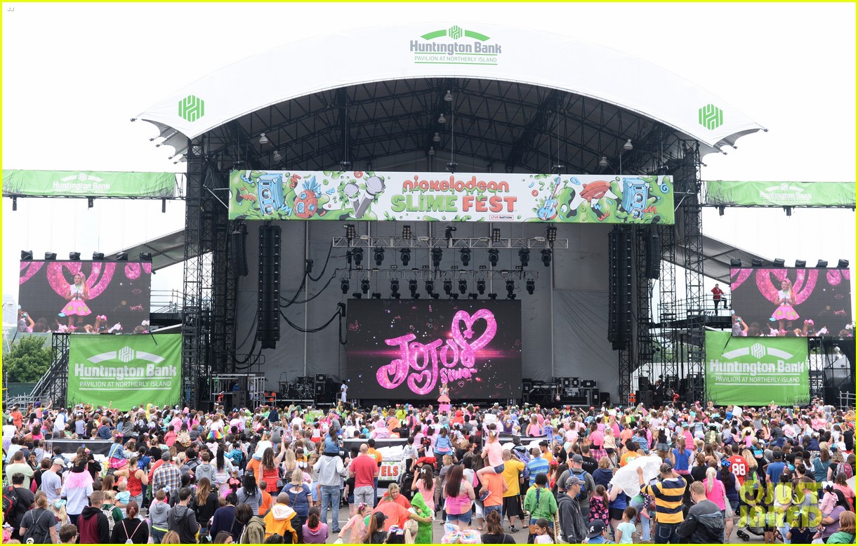 JoJo Siwa Rocks Out at Nickelodeon SlimeFest! | Photo 1165520 - Photo ...