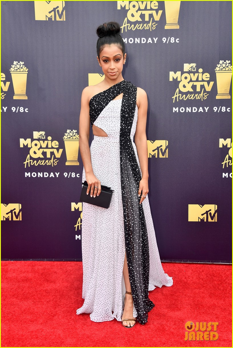 Liza Koshy & Eva Gutowski Get Glam For MTV Movie & TV Awards 2018 ...