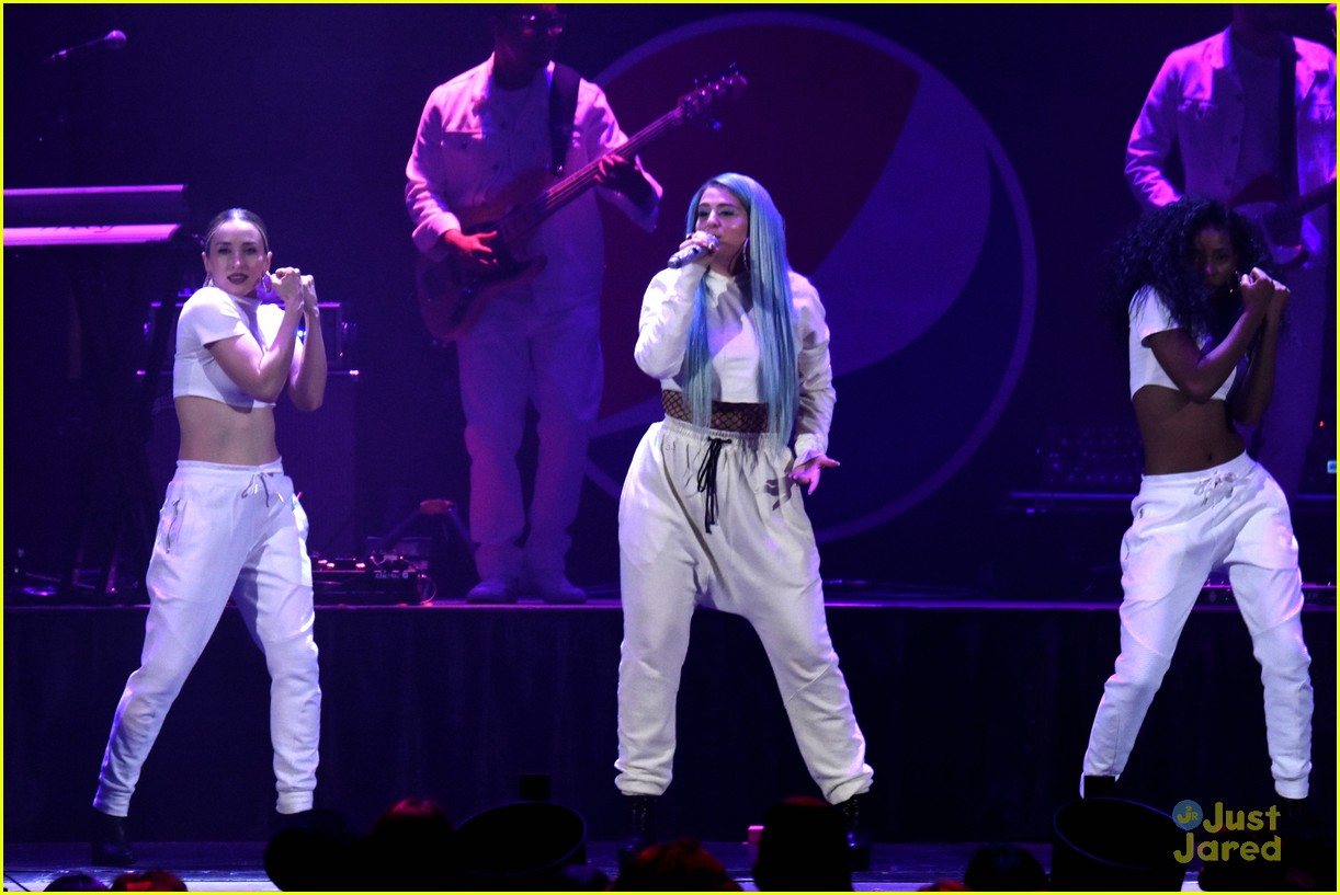 Full Sized Photo of meghan trainor explains blue hair 06 | Here's The ...