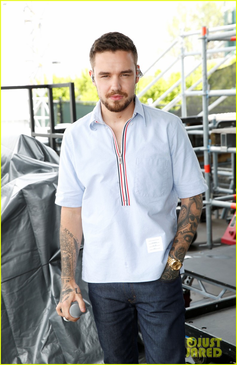 Full Sized Photo of liam payne rocks out at nickelodeon slimefest in ...