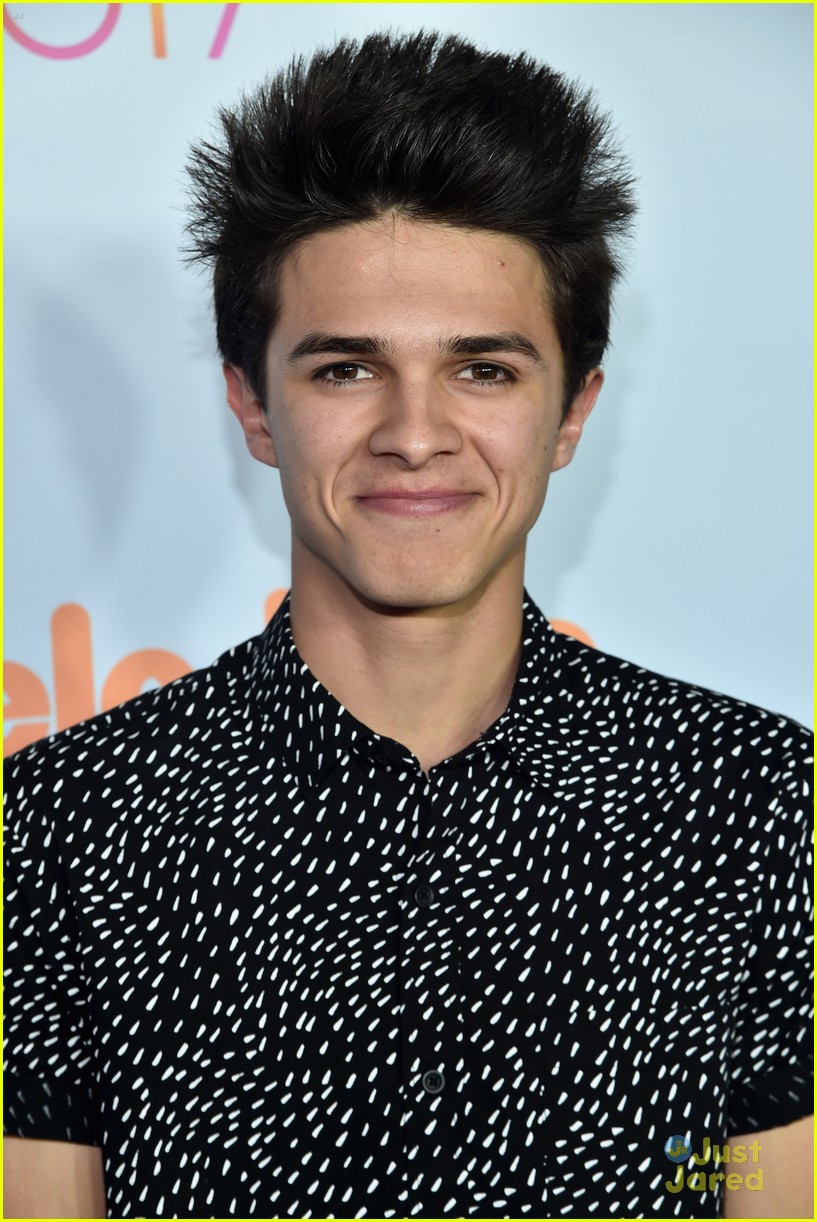 Peyton List, Dylan Sprayberry, Ajiona Alexus & More Join Hulu's 'Light ...