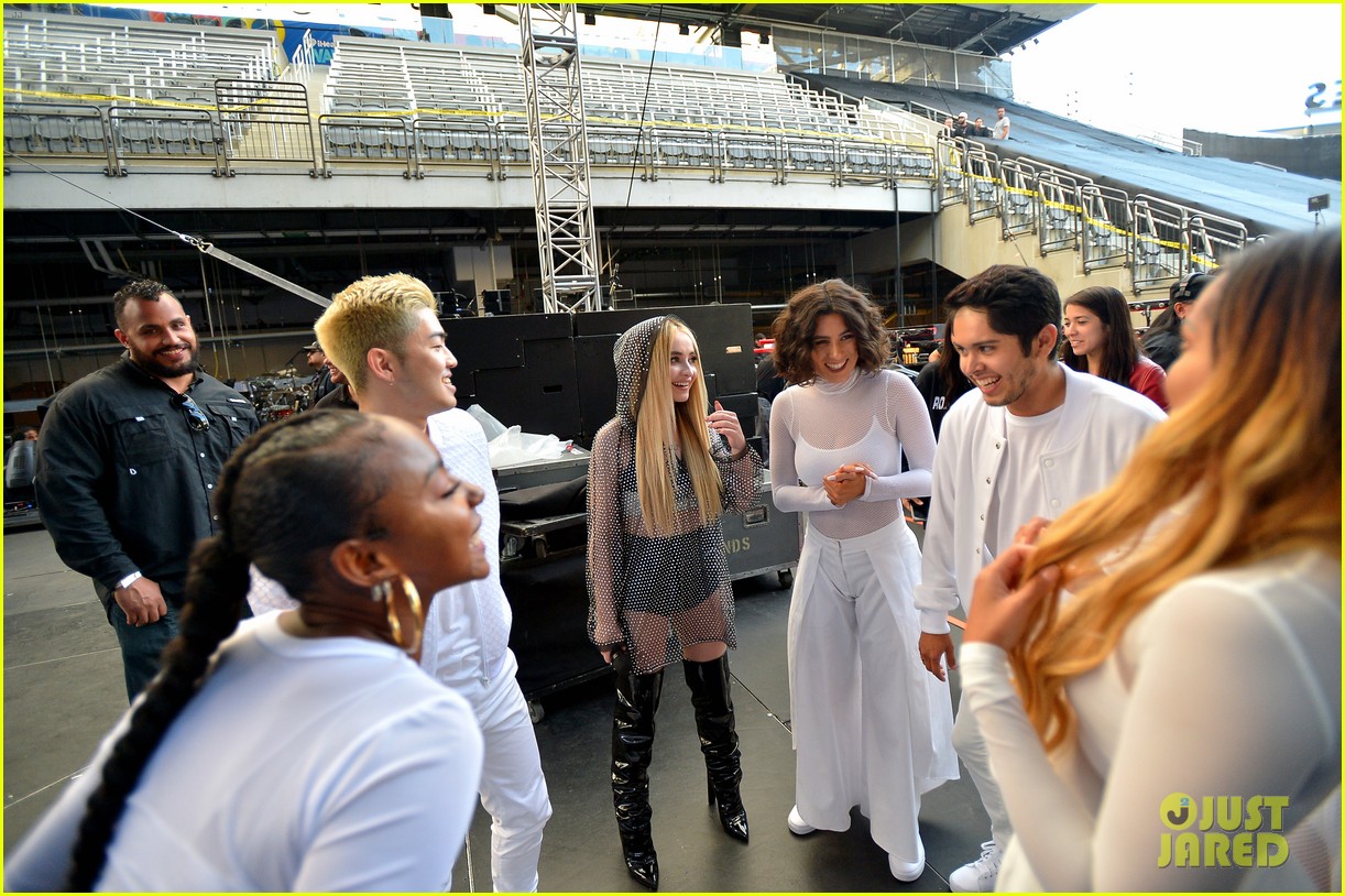 Full Sized Photo of sabrina carpenter debuts almost love at wango tango ...