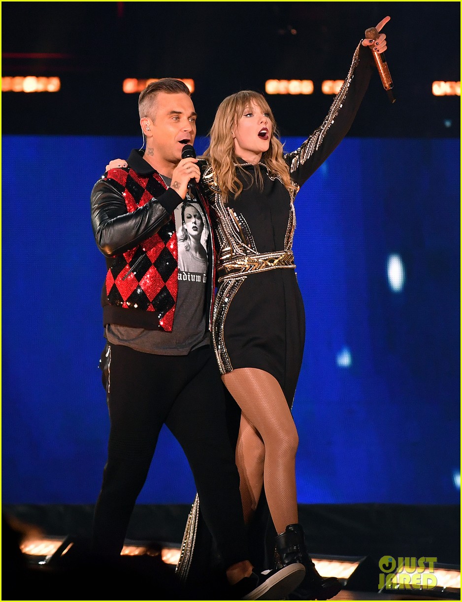 Full Sized Photo of taylor swift brings special guest robbie williams ... Full Sized Photo of taylor swift brings special guest robbie williams ...