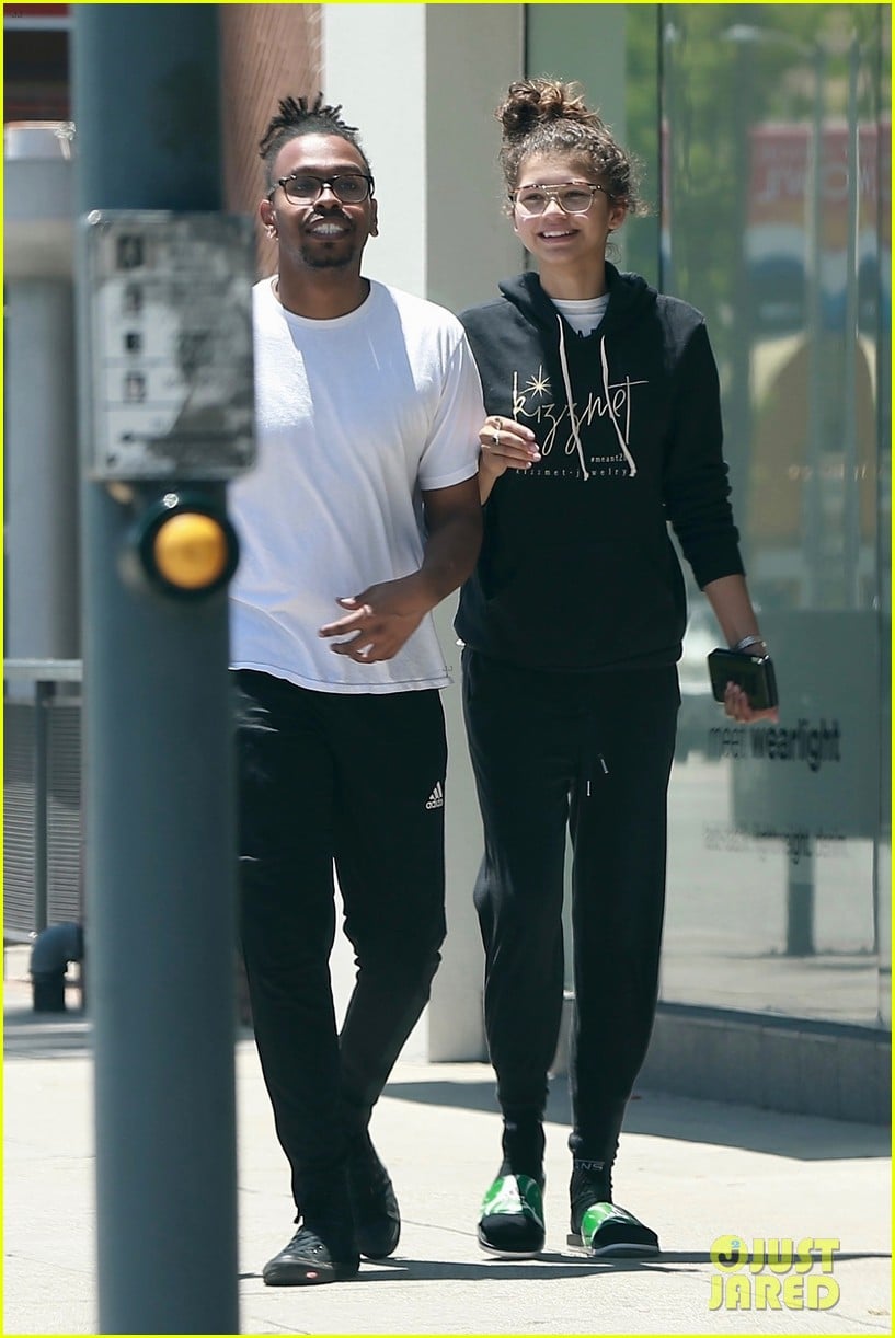 Zendaya Can't Stop Grinning Ahead of the Weekend! | Photo 1167174 ...