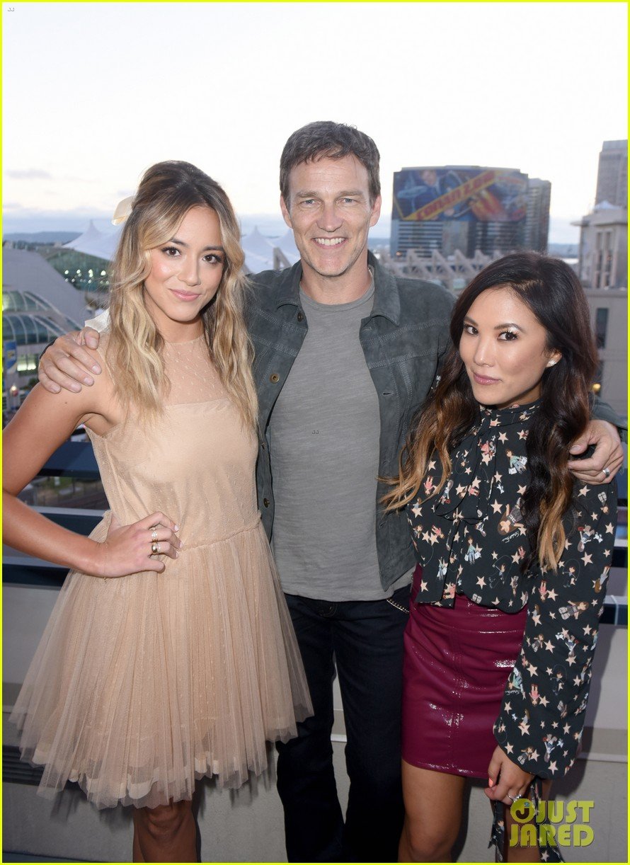 Chloe Bennet & Logan Paul Couple Up at Comic-Con 2018! | Photo 1173966 ...