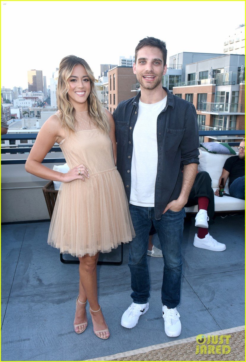 Chloe Bennet & Logan Paul Couple Up at Comic-Con 2018! | Photo 1173969 ...