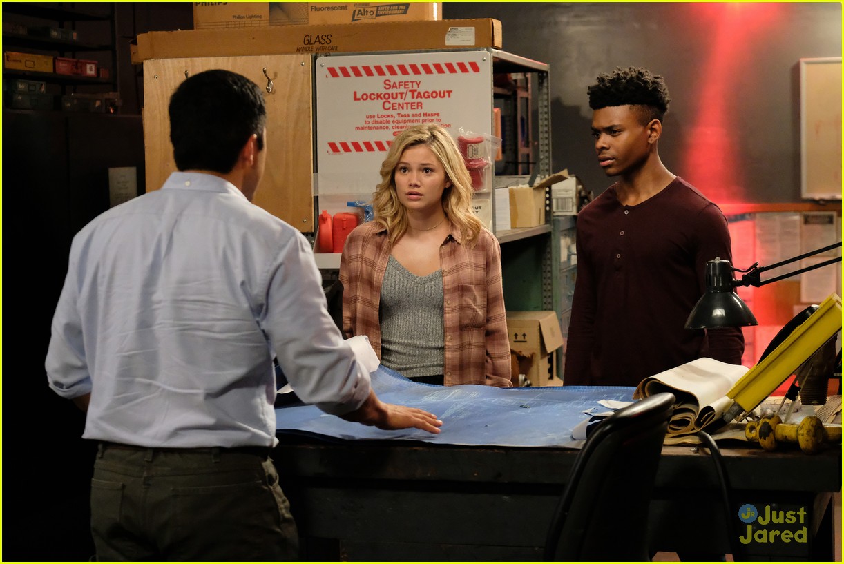 Tandy Talks To Her Dead Father On Tonight's 'Cloak & Dagger' | Photo ...