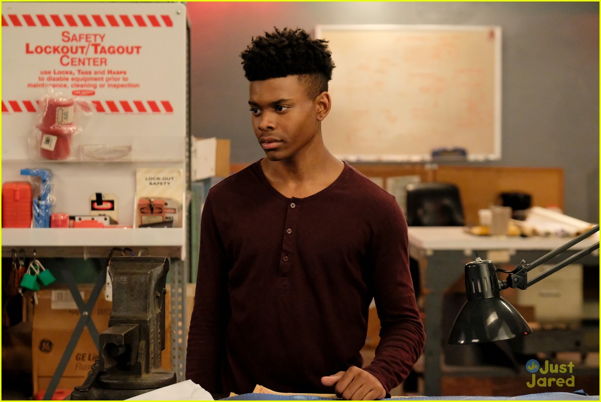 Tandy Talks To Her Dead Father On Tonight's 'Cloak & Dagger' | Photo ...