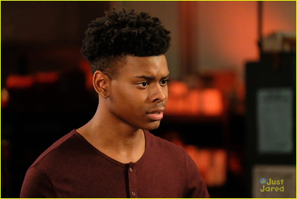 Tandy Talks To Her Dead Father On Tonight's 'Cloak & Dagger' | Photo ...