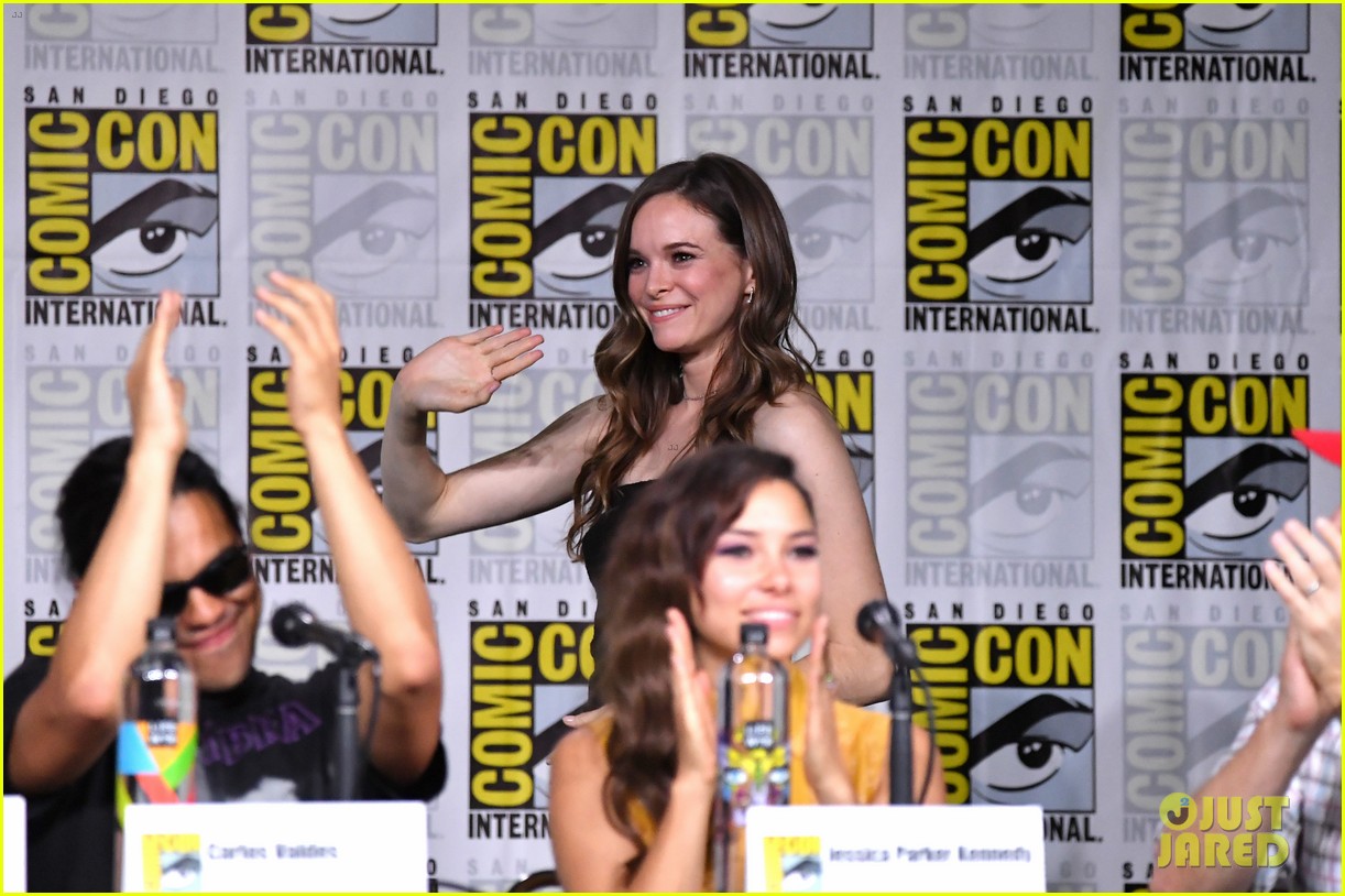 Full Sized Photo of the flash announces new cast member sdcc 21 | 'The ...