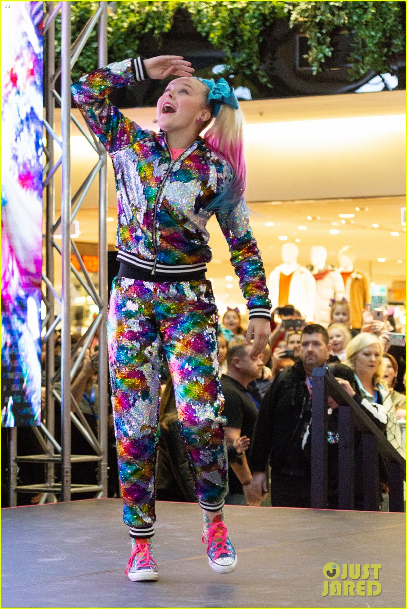 JoJo Siwa Fans Camp Out From 4am to Watch Her Sydney Concert! | Photo ...
