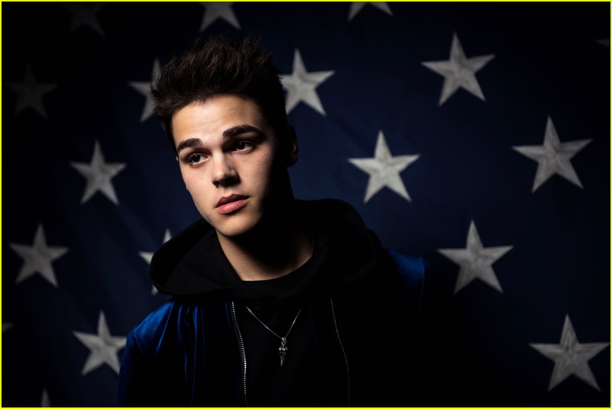 AJ Mitchell Spills on His Obsessions & Secret Skills! | Photo 1176648 ...