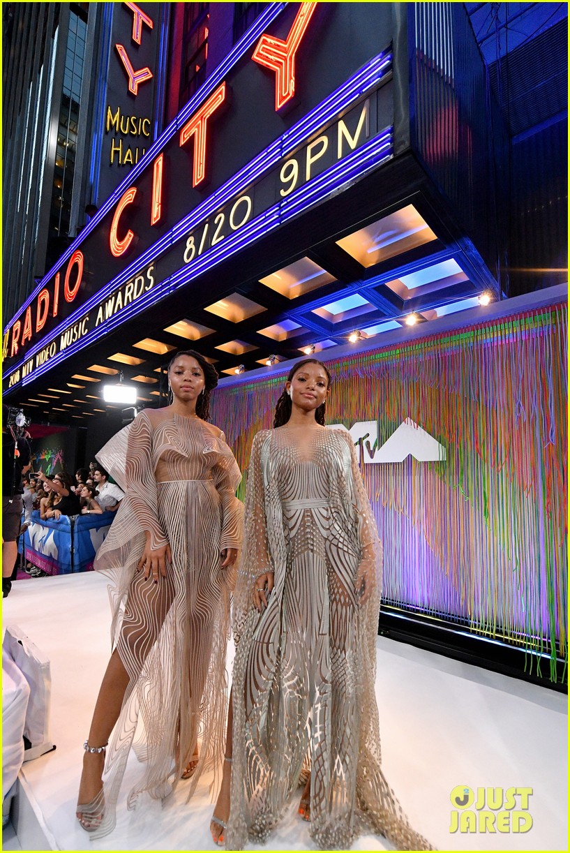 Chloe x Halle's Sheer Gowns Will Make You Dizzy at MTV VMAs 2018 ...