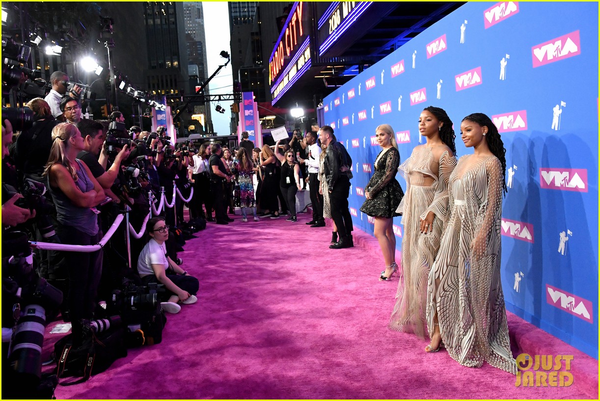 Chloe x Halle's Sheer Gowns Will Make You Dizzy at MTV VMAs 2018 ...