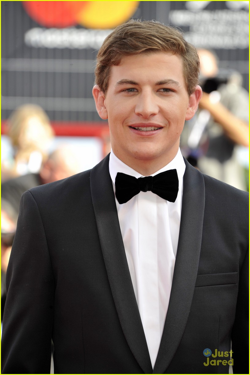 Joe Alwyn & Tye Sheridan Suit Up Sharp For Film Premieres in Venice ...